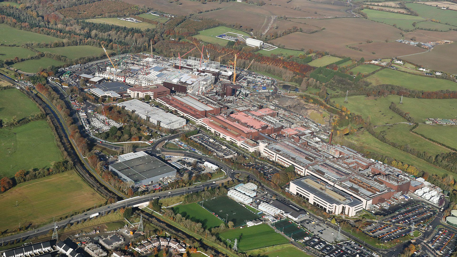 Intel abre vagas em cidade irlandesa com um terço da população ...